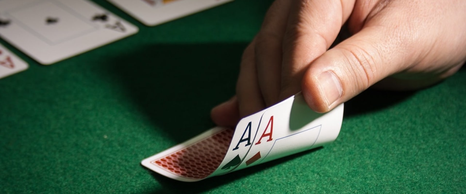 A Beginner's Guide to Hand Reading in Poker